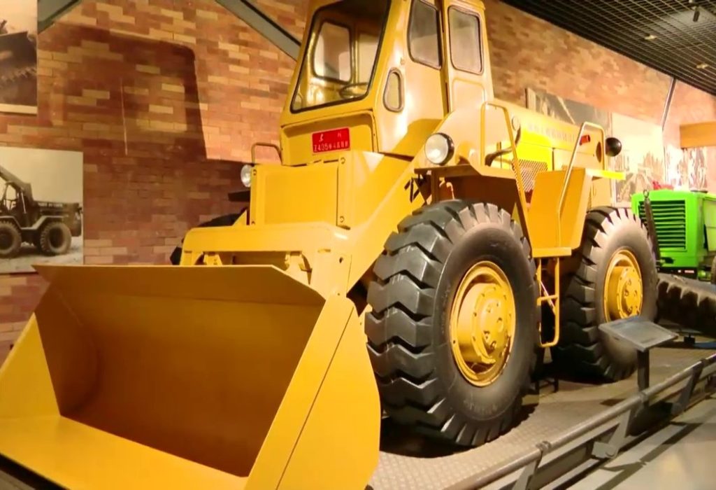 Prime Minister U Nyo Saw visits Liuzhou Industrial Museum and Wuling ...